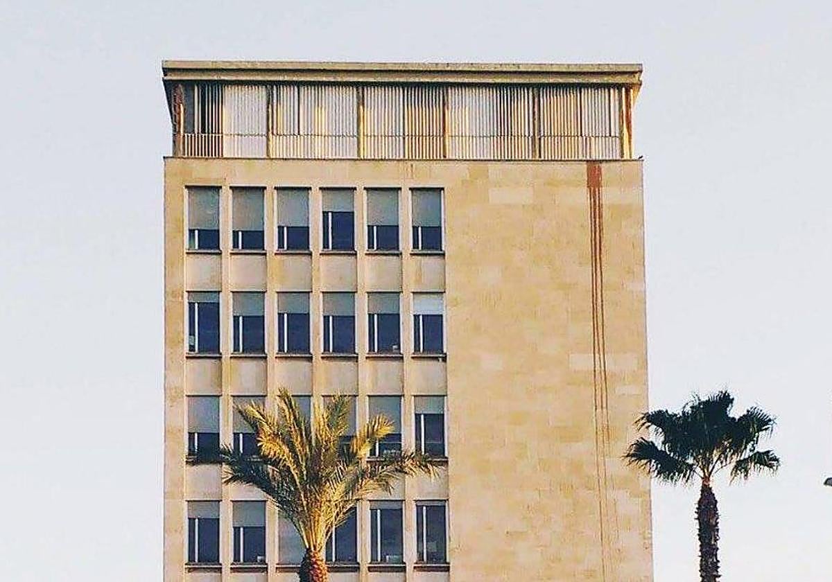 Un edificio de Barcelona lleva medio siglo recordando a las víctimas del 3 de Marzo | El Correo